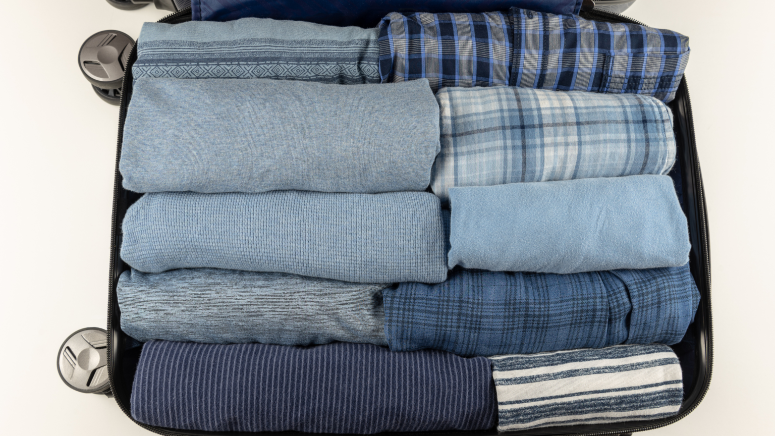 Smart ways to Organize Your Travel Bag Like a Pro - iamlivingabroad.com